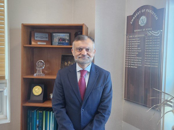 Prestigious Civil Awards Conferred on Five Pakistani Diplomats