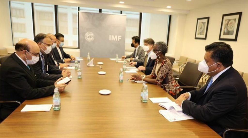 Pakistani Minister meets IMF officials