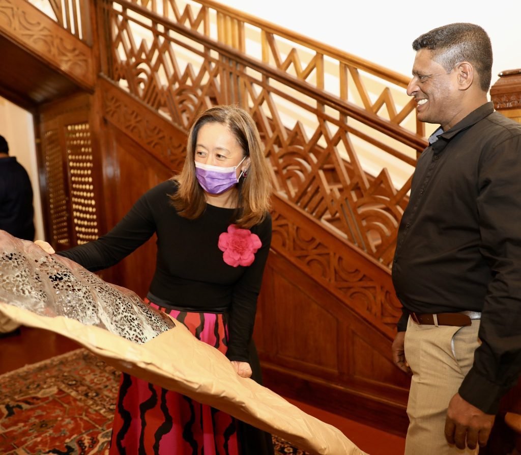 US Ambassador attends art exhibition in Sri Lanka - TDI