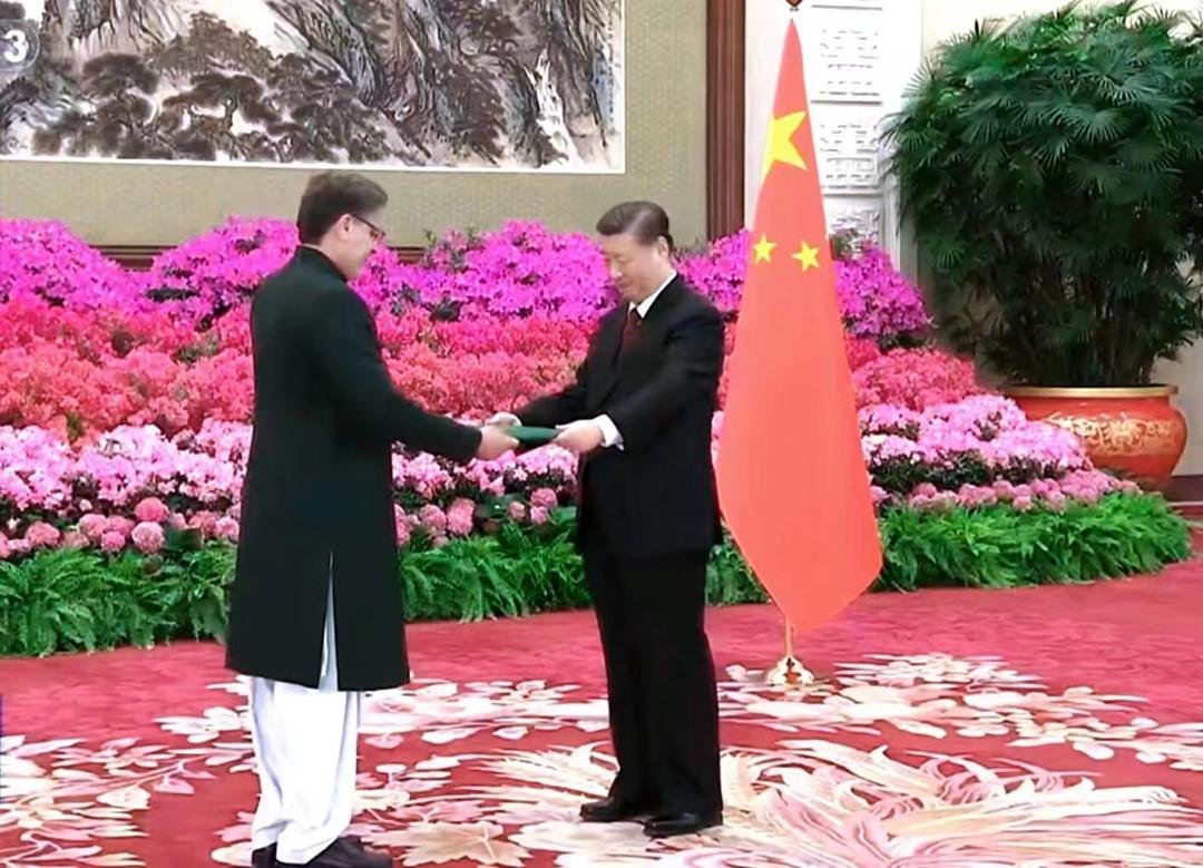 President Xi Jinping Accepts Credentials from Ambassador Hashmi